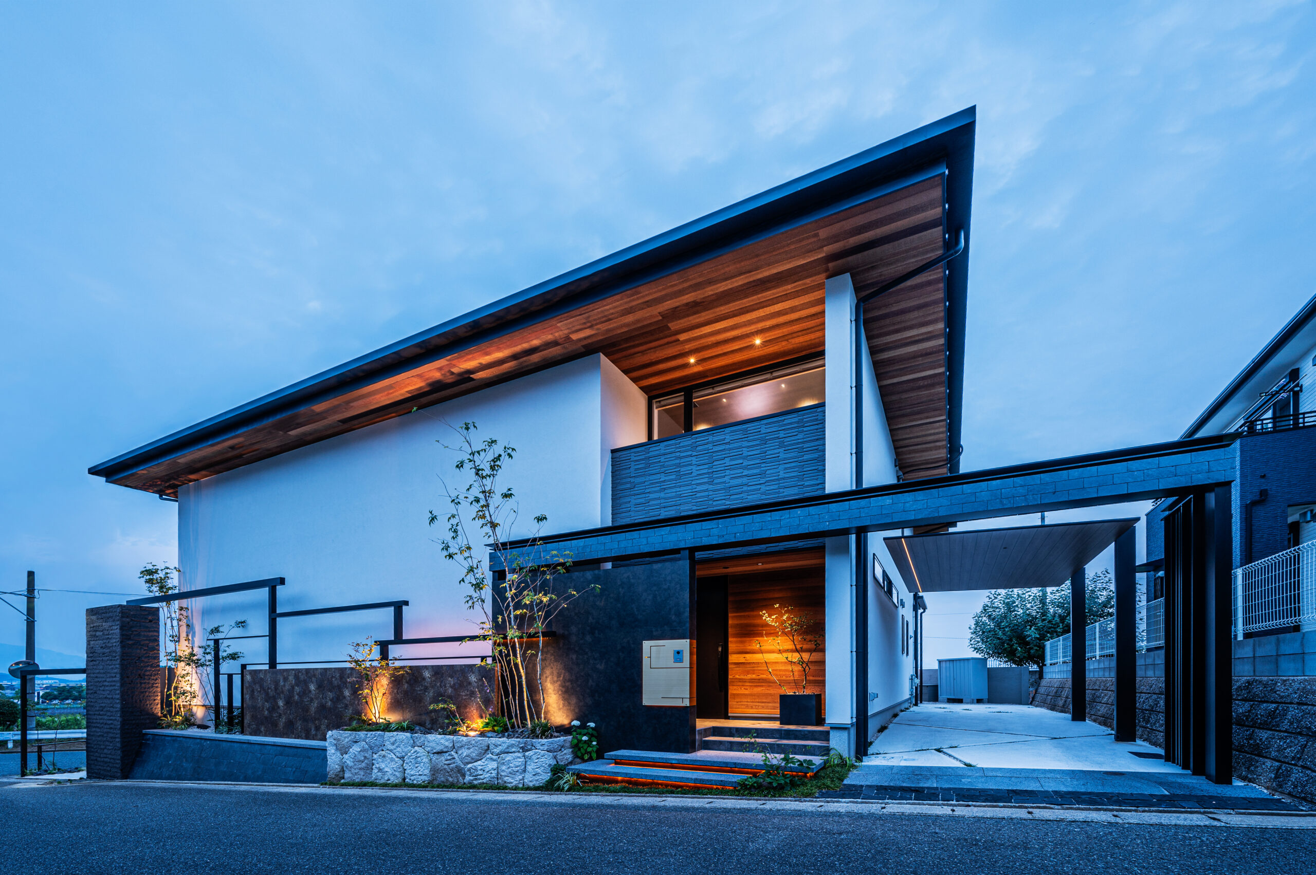 湖畔を望むオーベルジュな空間のある邸宅 | WITHDOM建築設計